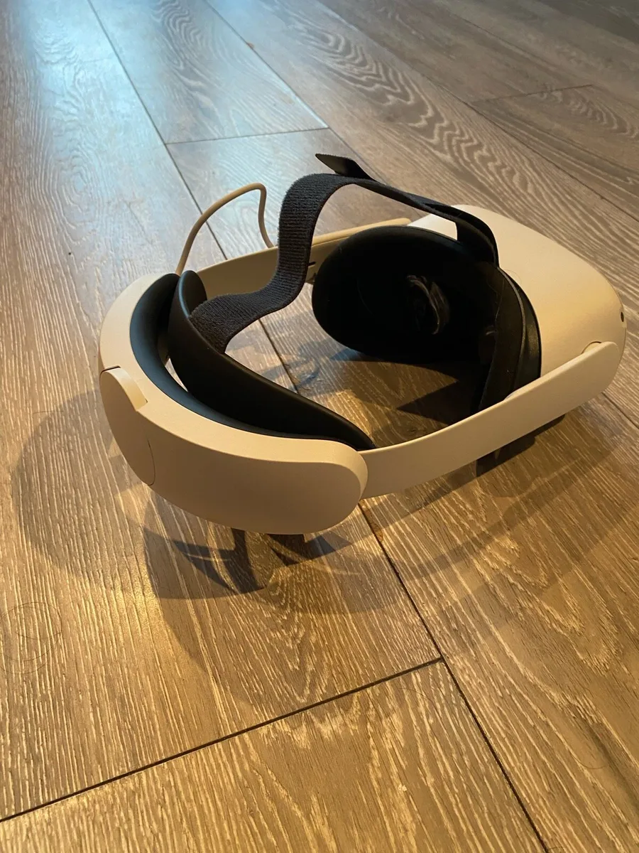 Meta quest 2 256gb with elite battery strap for sale in Co. Limerick for €250 on DoneDeal