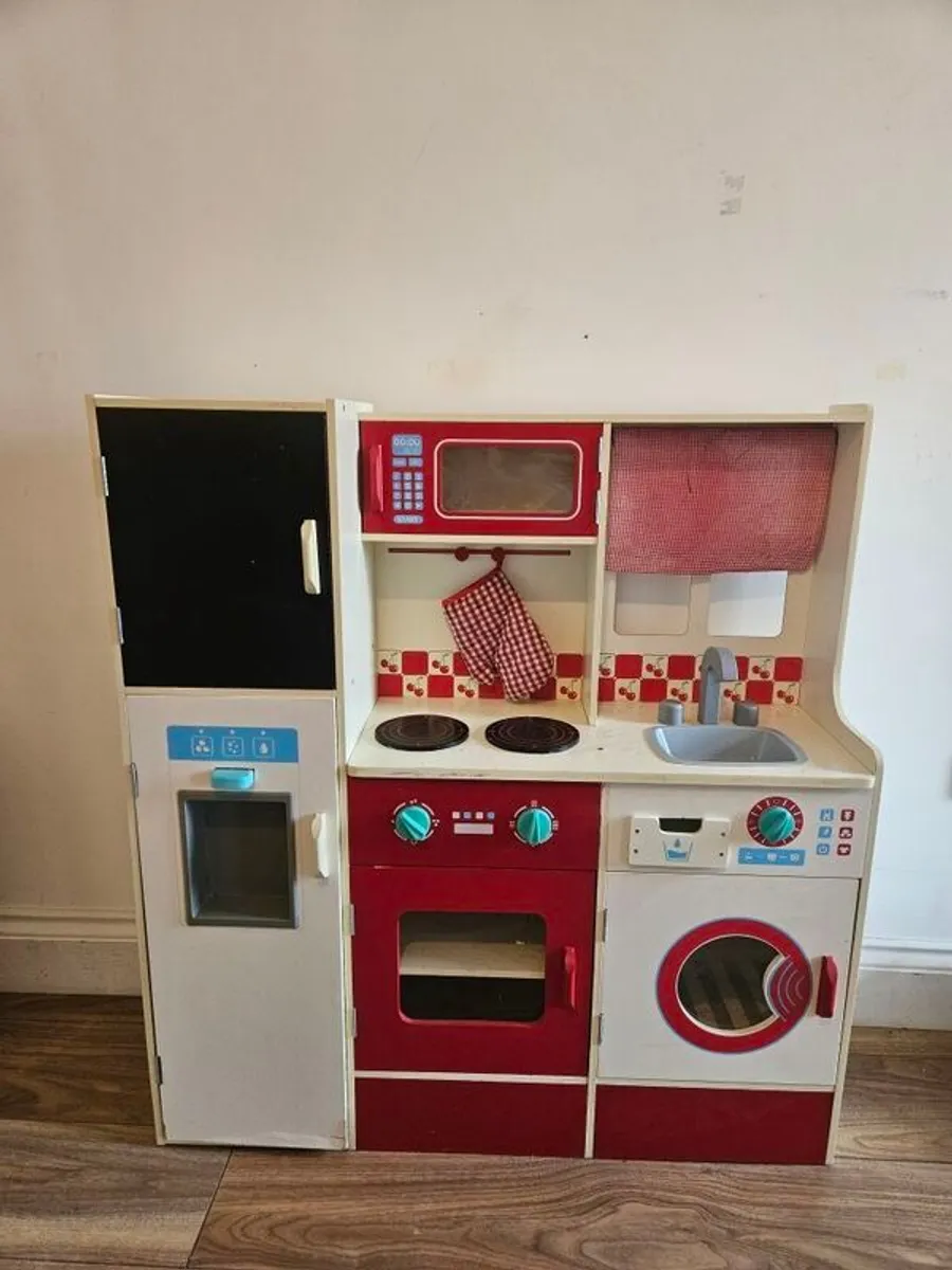Done deal toy kitchen store