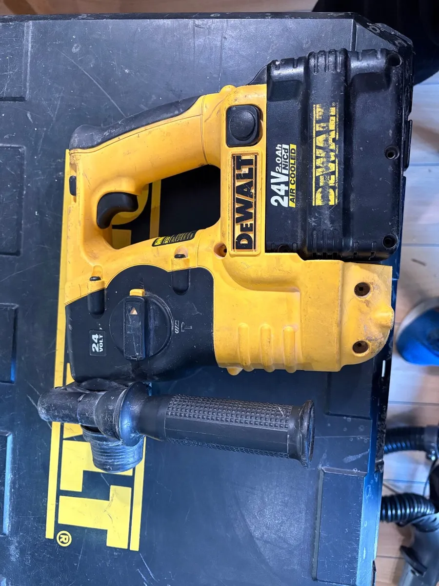 Dewalt dc223 24v store