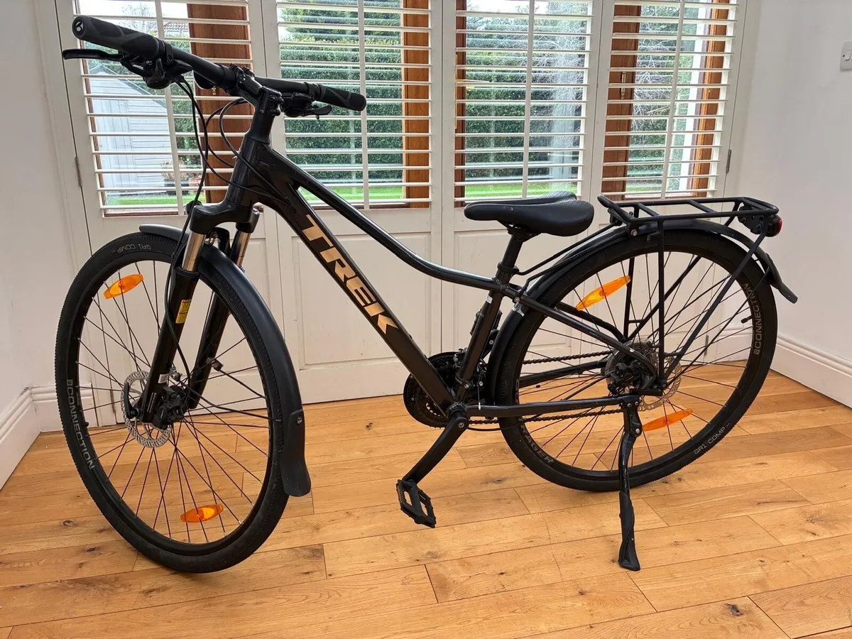 Trek Dual Sport 2 – Adult Hybrid Bike – Excellent for sale in Co. Dublin for €450 on DoneDeal