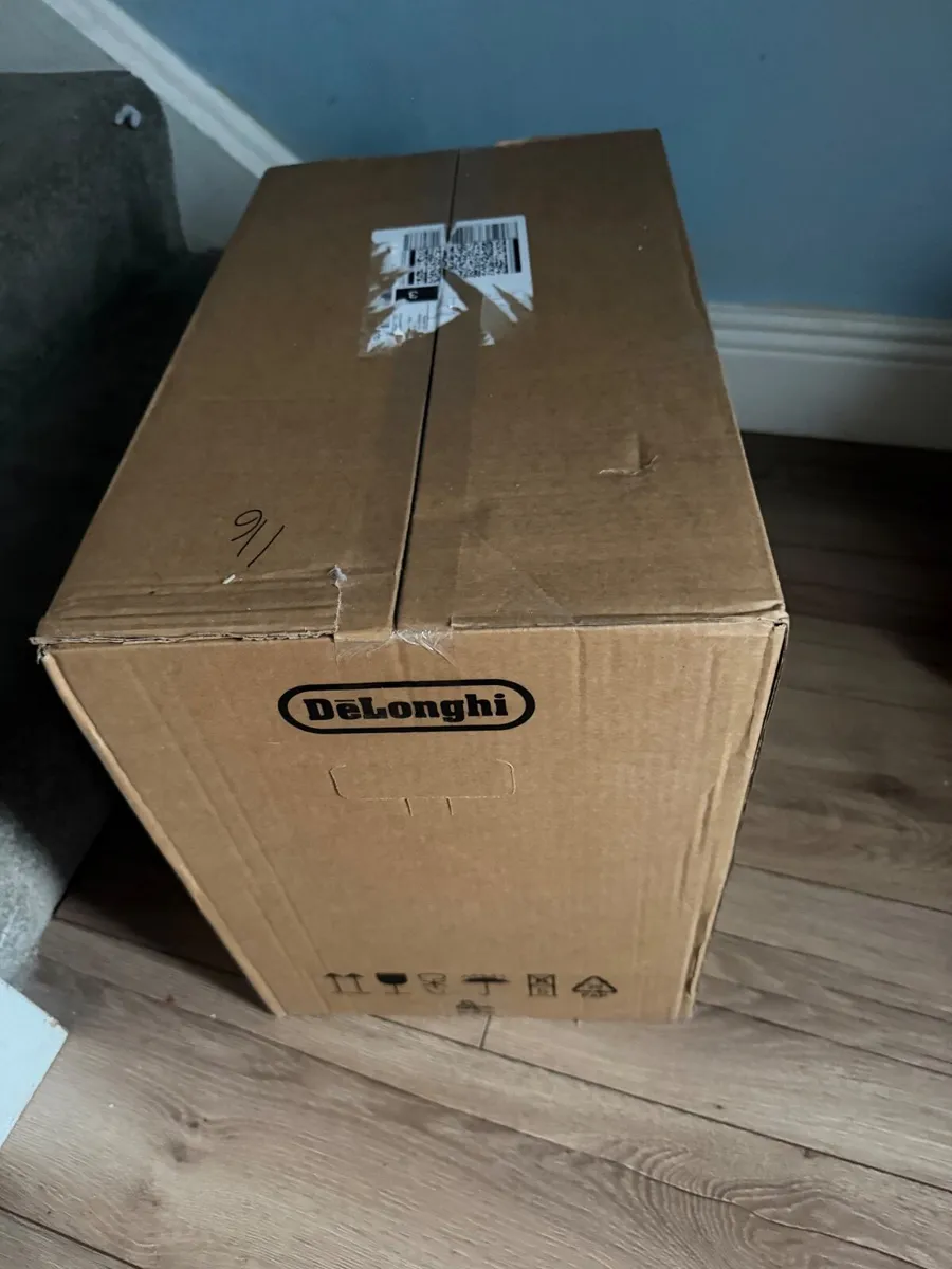 Delonghi Coffee Machine for sale in Co. Dublin for €280 on DoneDeal