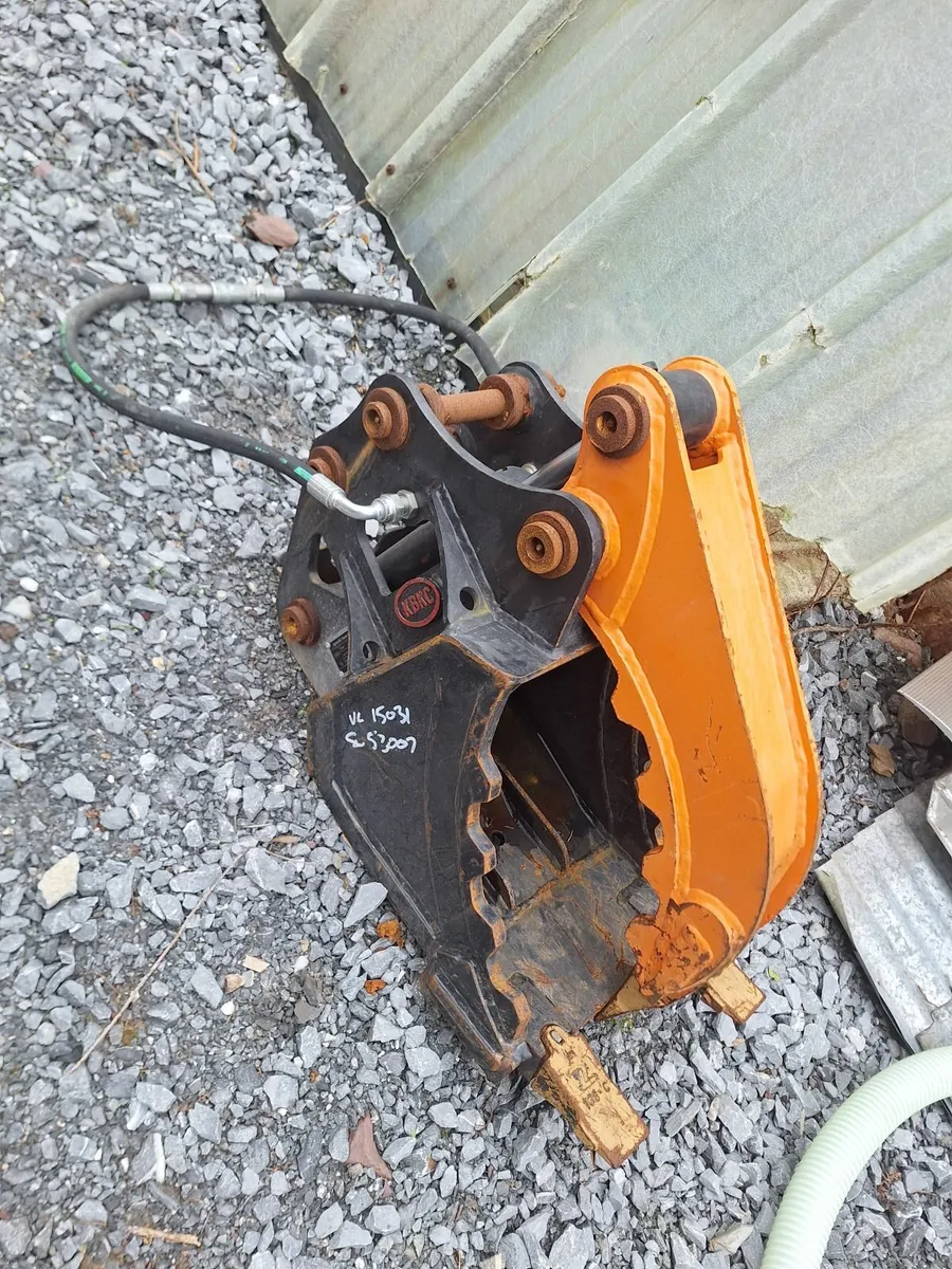 30mm pin thumb bucket for sale in Co. Cork for €600 on DoneDeal