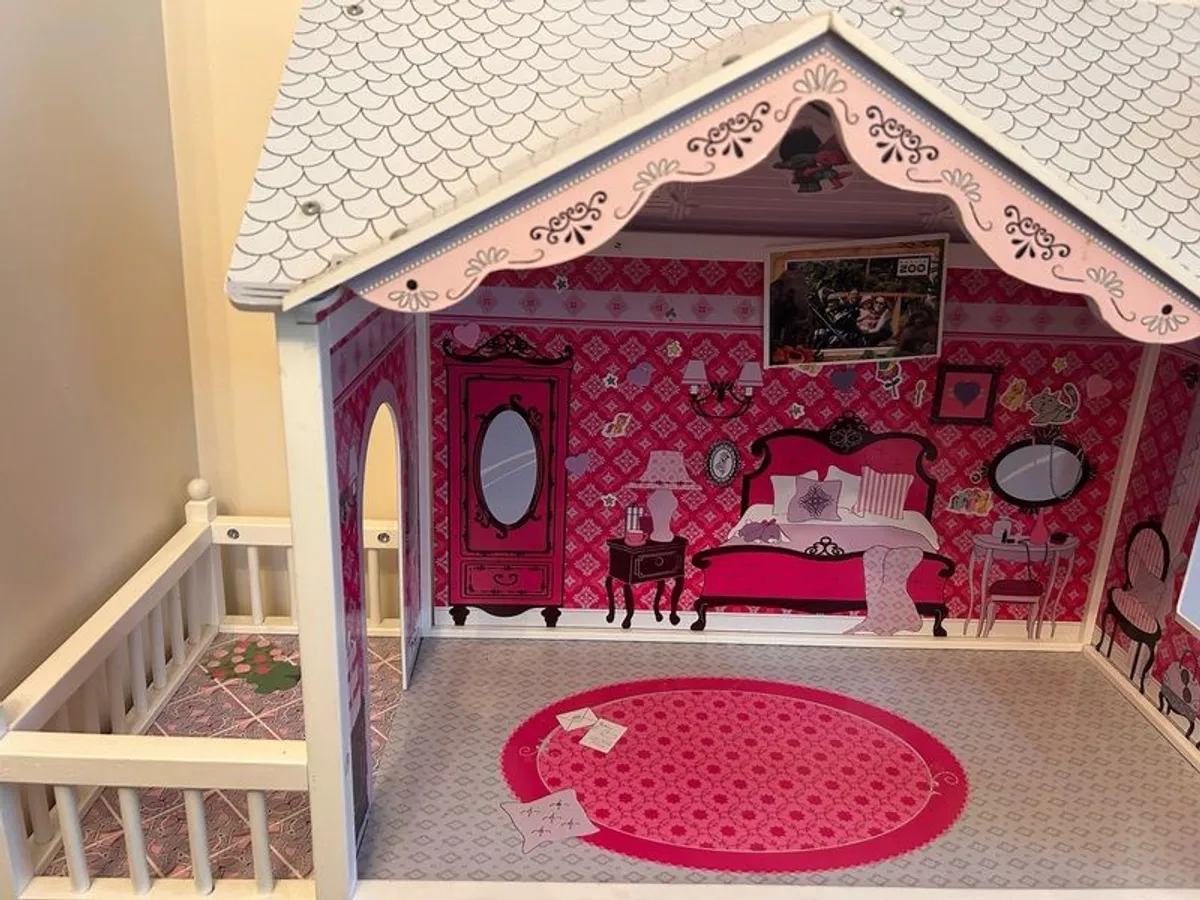 Isabelle Dolls House for sale in Co. Dublin for €0 on DoneDeal