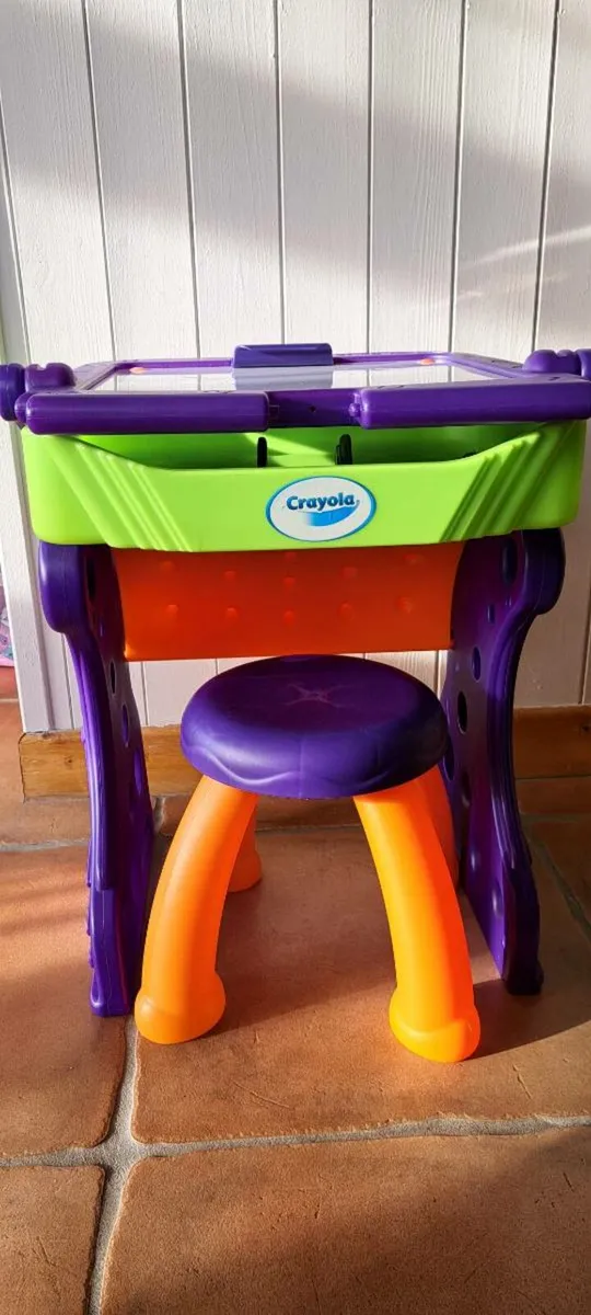 Crayola art studio for sale in Co. Cork for €15 on DoneDeal
