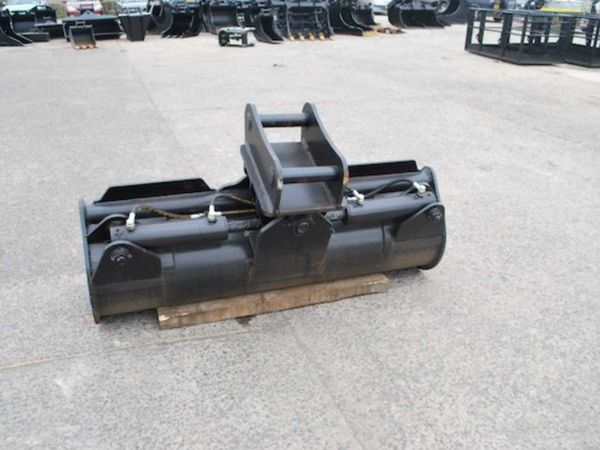 1.5T// Tilting Sheugh Bucket (c/w 1 ram & pins) for sale in Derry for £ ...