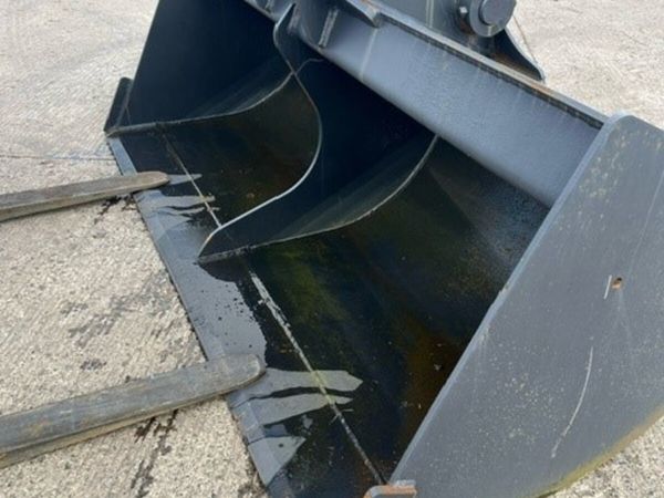 8ft sheugh/grading bucket to suit 35 ton machine for sale in Derry for ...