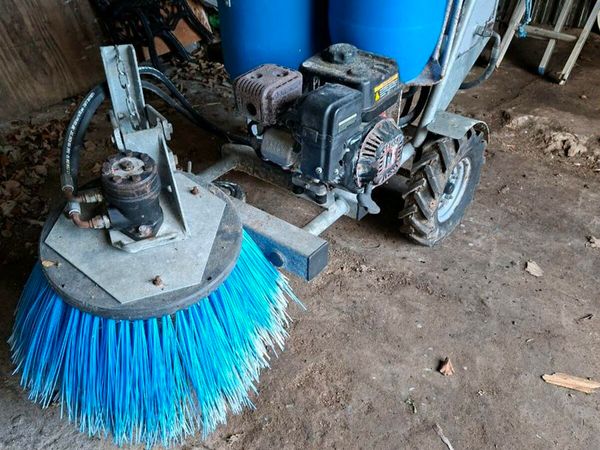 daisy bed cubicle brush for sale in Co. Cork for €3,200 on DoneDeal