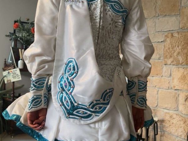 Irish dancing dress for sale in Co. Offaly for €800 on DoneDeal