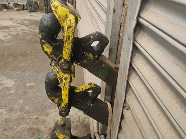 Ball and spoon hitchs for sale in Co. Offaly for €650 on DoneDeal