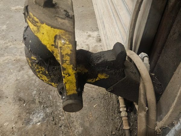 Ball and spoon hitchs for sale in Co. Offaly for €650 on DoneDeal