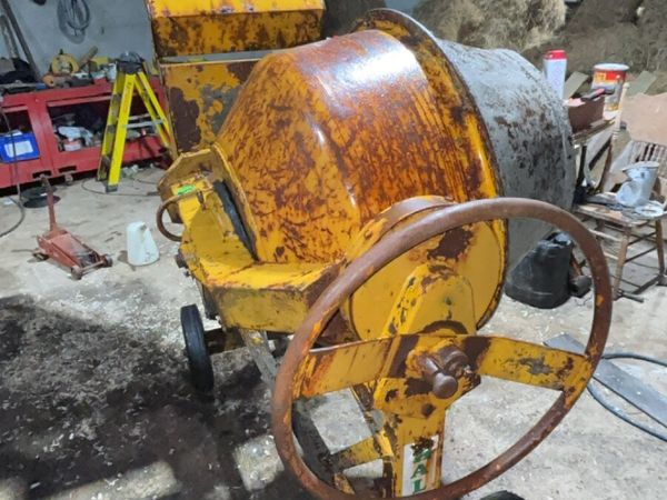 Cement mixer for sale in Co. Cavan for €1,850 on DoneDeal