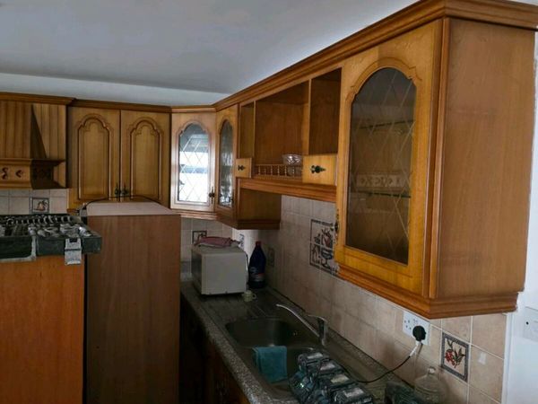 Solid wood kitchen for sale in Co. Offaly for €300 on DoneDeal