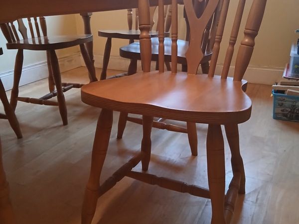 Table and 6 chairs for sale in Co. Cork for €120 on DoneDeal