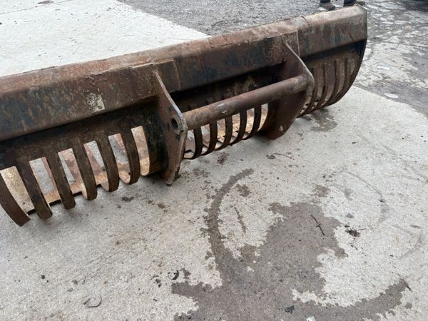 Manitou bucket for sale in Leitrim for €675 on DoneDeal
