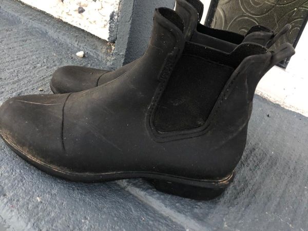 Horse riding short boots for sale in Tipperary for €10 on DoneDeal