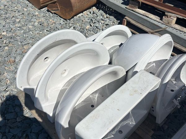 Wash hand basins & pedestals for sale in Dublin for €50 on DoneDeal