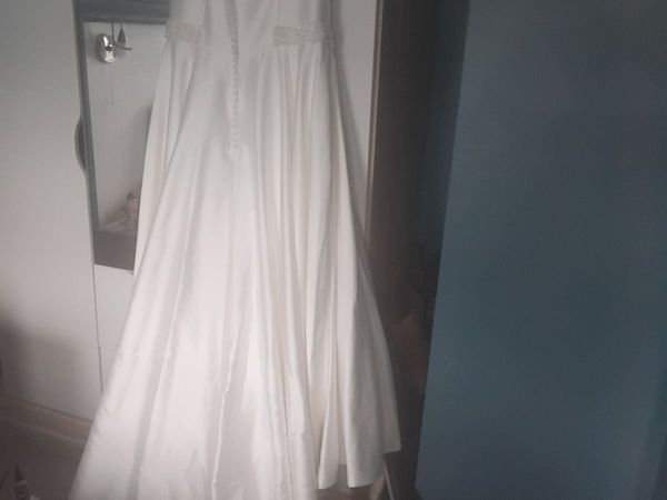 Wedding dress for sale in Cork for €550 on DoneDeal
