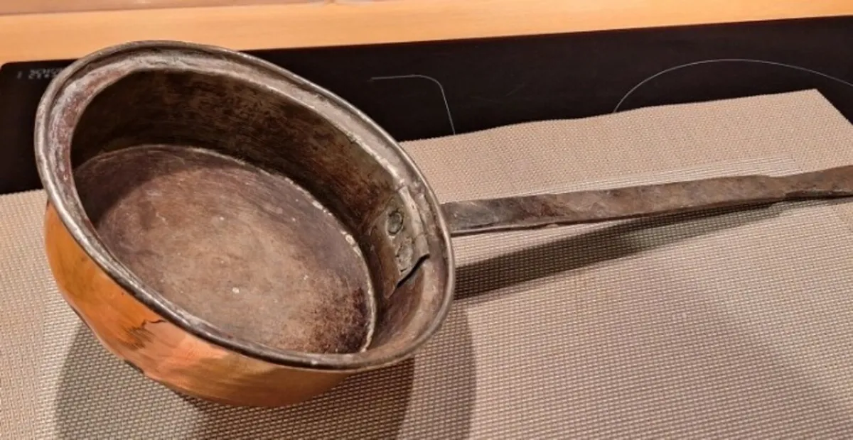 Antique copper pot with handle for sale in Co. Galway for €49 on DoneDeal