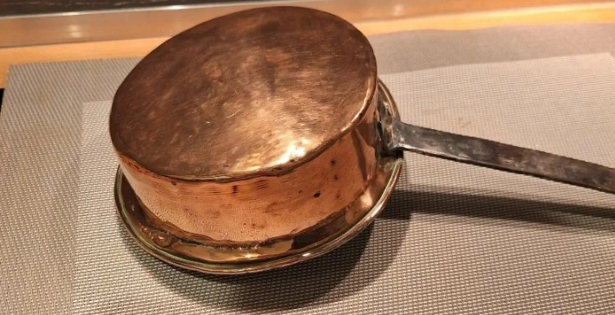 Antique copper pot with handle for sale in Co. Galway for €49 on DoneDeal