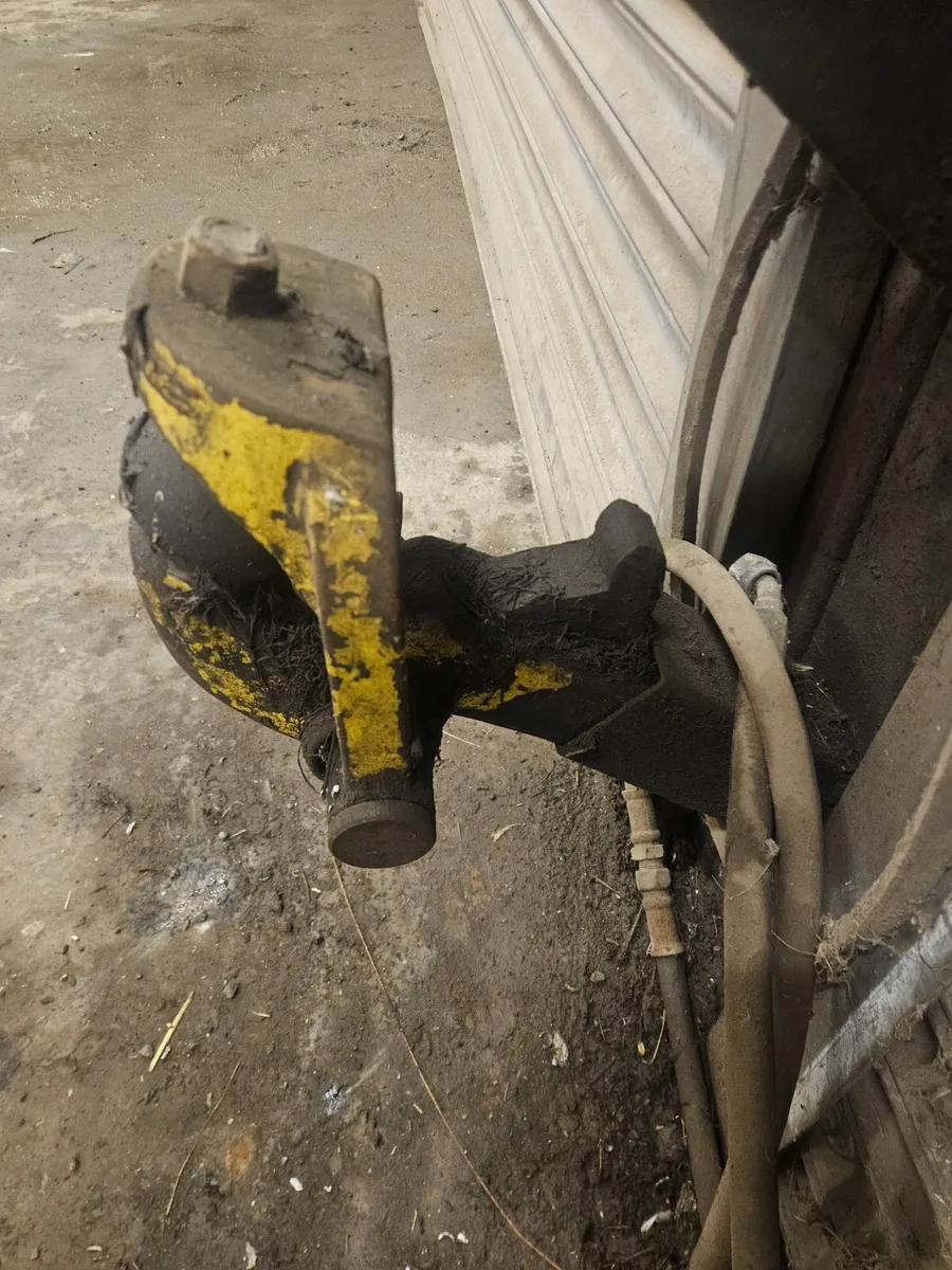 Ball and spoon hitchs for sale in Co. Offaly for €650 on DoneDeal