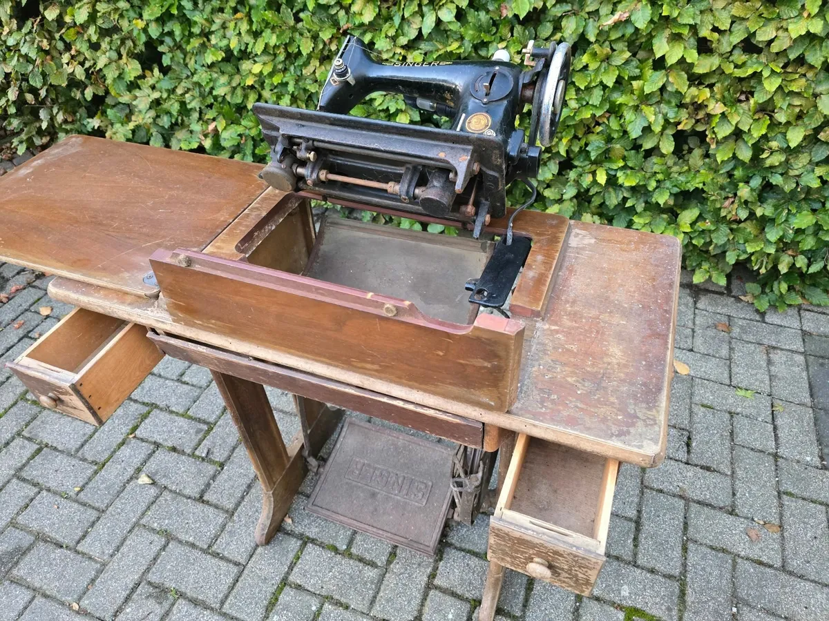 Singer Sewing Machine for sale in Co. Kilkenny for €125 on DoneDeal