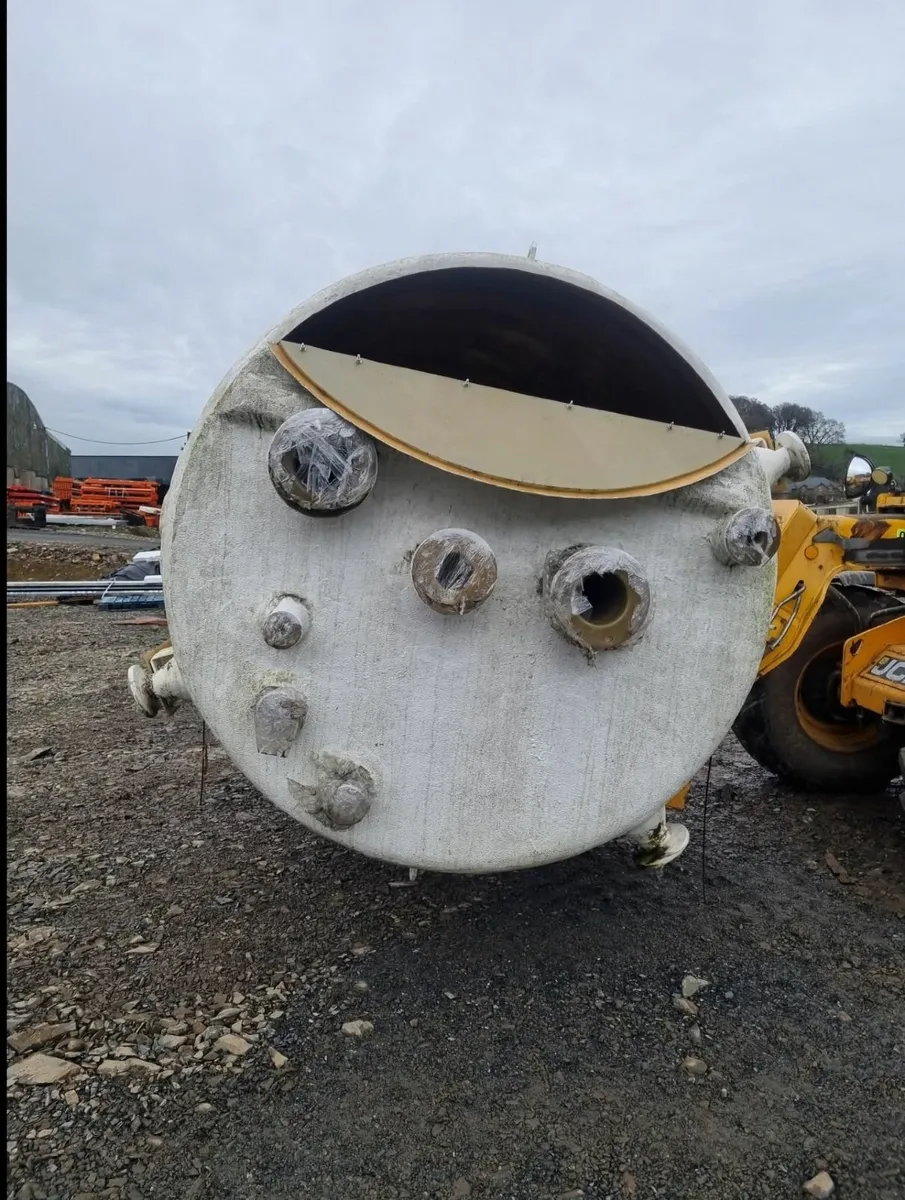 Fibreglass water tank for sale in Co. Monaghan for €500 on DoneDeal