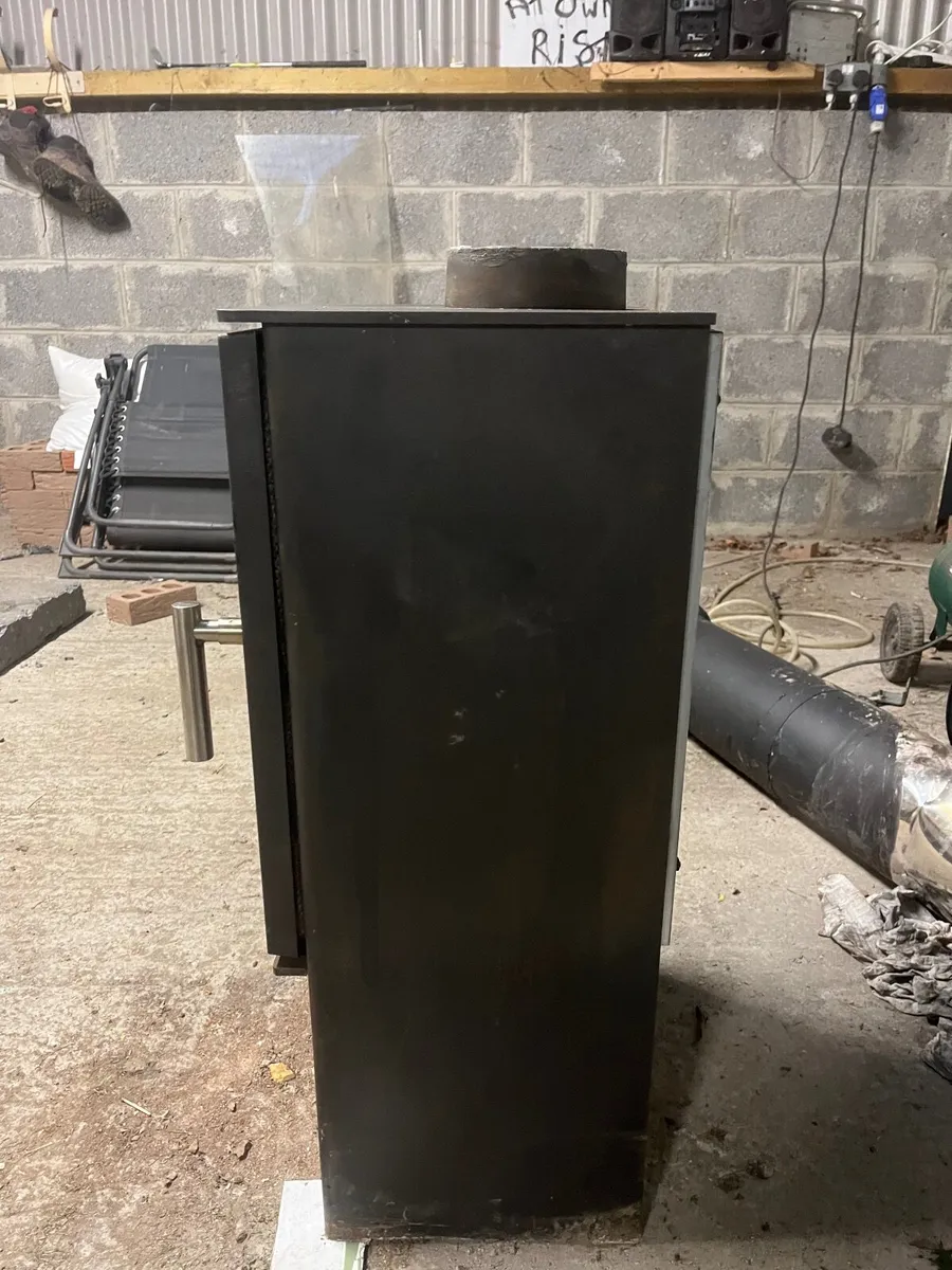Wood burning stove for sale in Co. Meath for €300 on DoneDeal