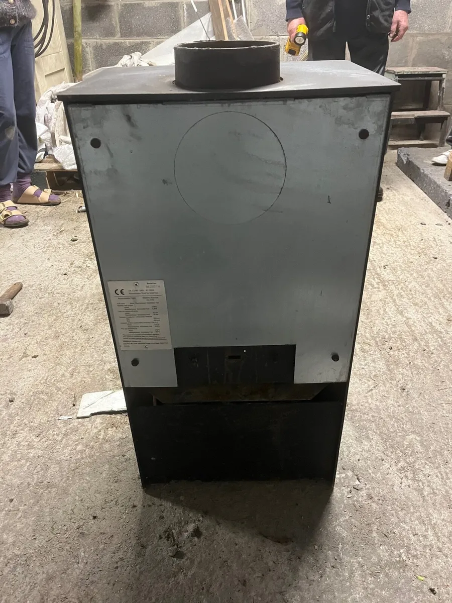 Wood burning stove for sale in Co. Meath for €300 on DoneDeal