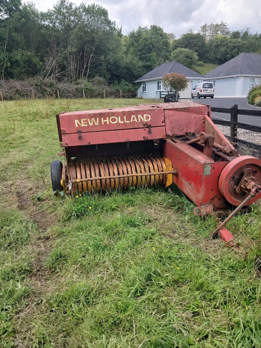 274 new Holland square baler for sale in Leitrim for €350 on DoneDeal